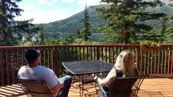 Crow's Nest Resort – Mountainside Cabins and Fine Dining